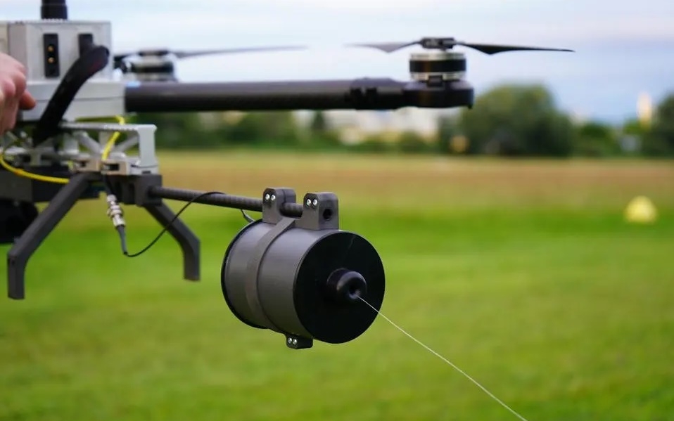 UAV sợi cáp quang tái định hình tác chiến công nghệ của Ukraine